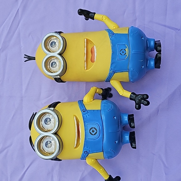 Universal | Toys | Despicable Me Plastic Moving Figure Minions | Poshmark